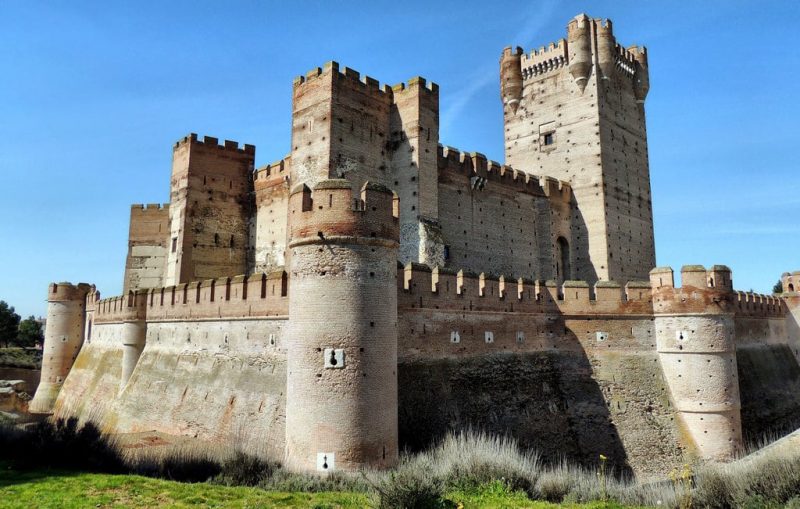Top 10 of Best Castles in Spain and Guided Routes to Explore Them