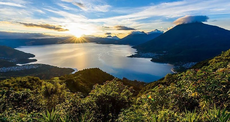 La leyenda del Xocomil en el lago Atitlán en Guatemala